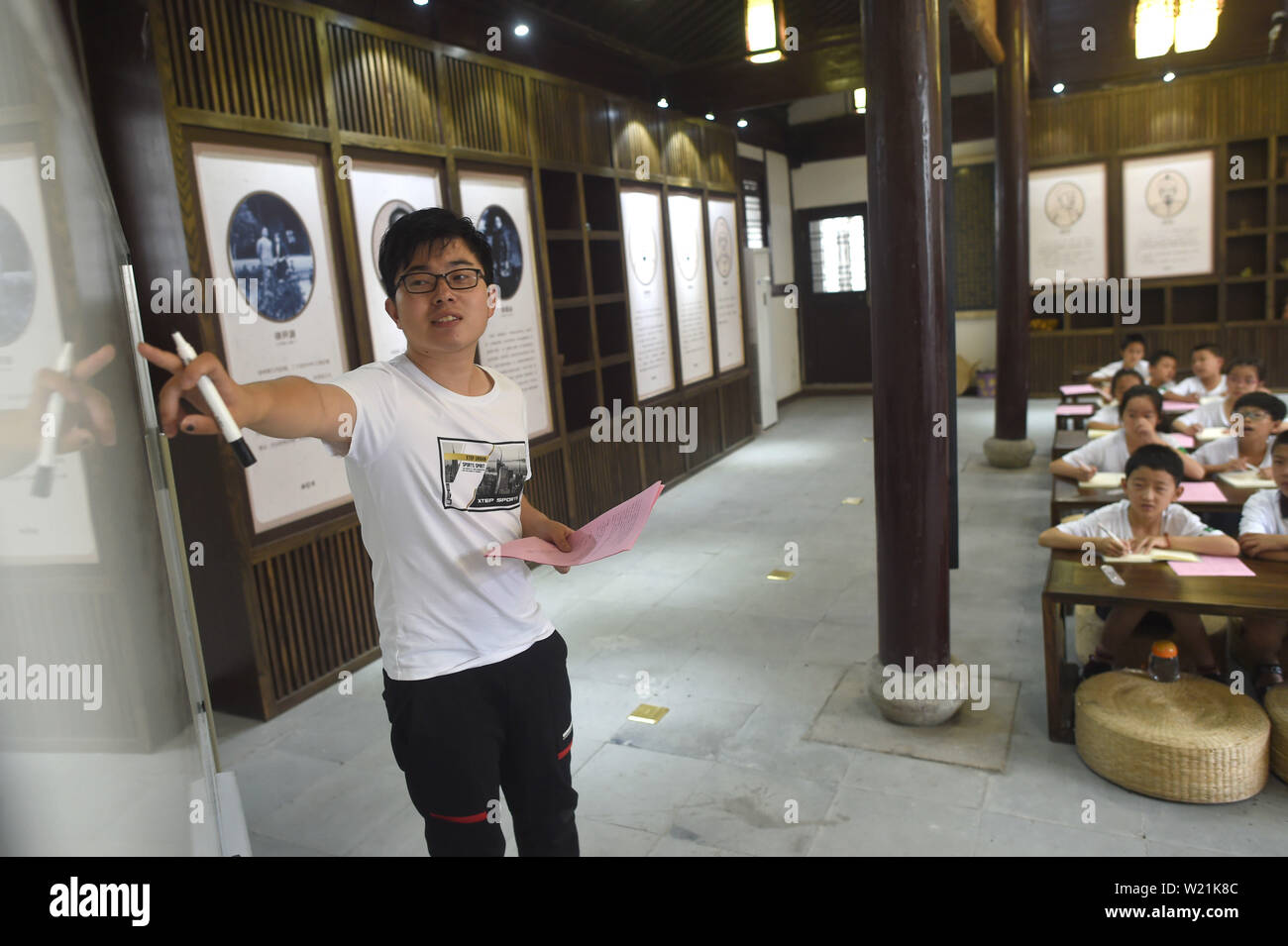 Tang dynasty poetry hi-res stock photography and images - Alamy