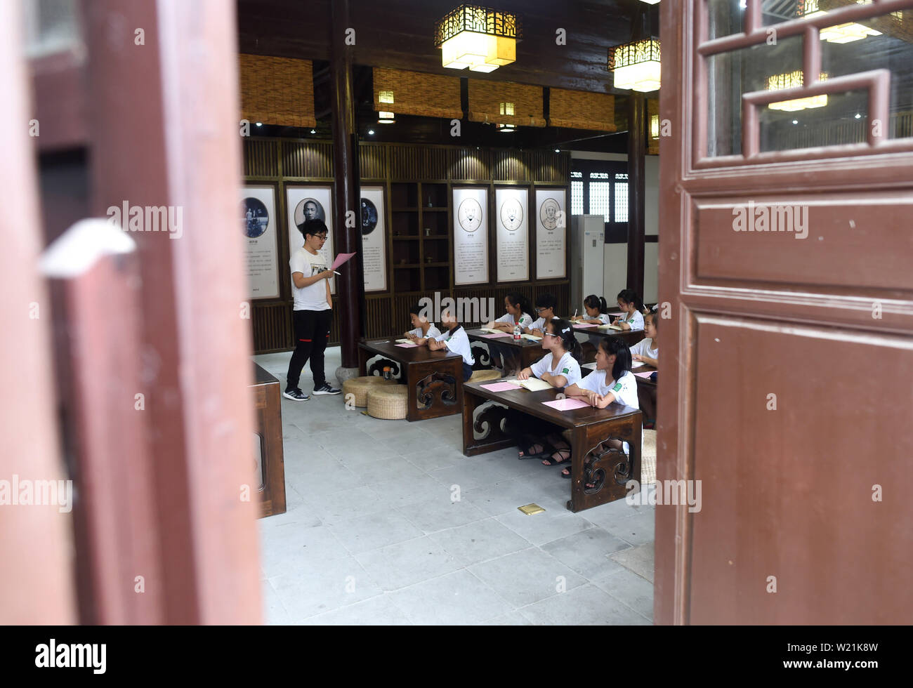 Camp library activities hi-res stock photography and images - Alamy