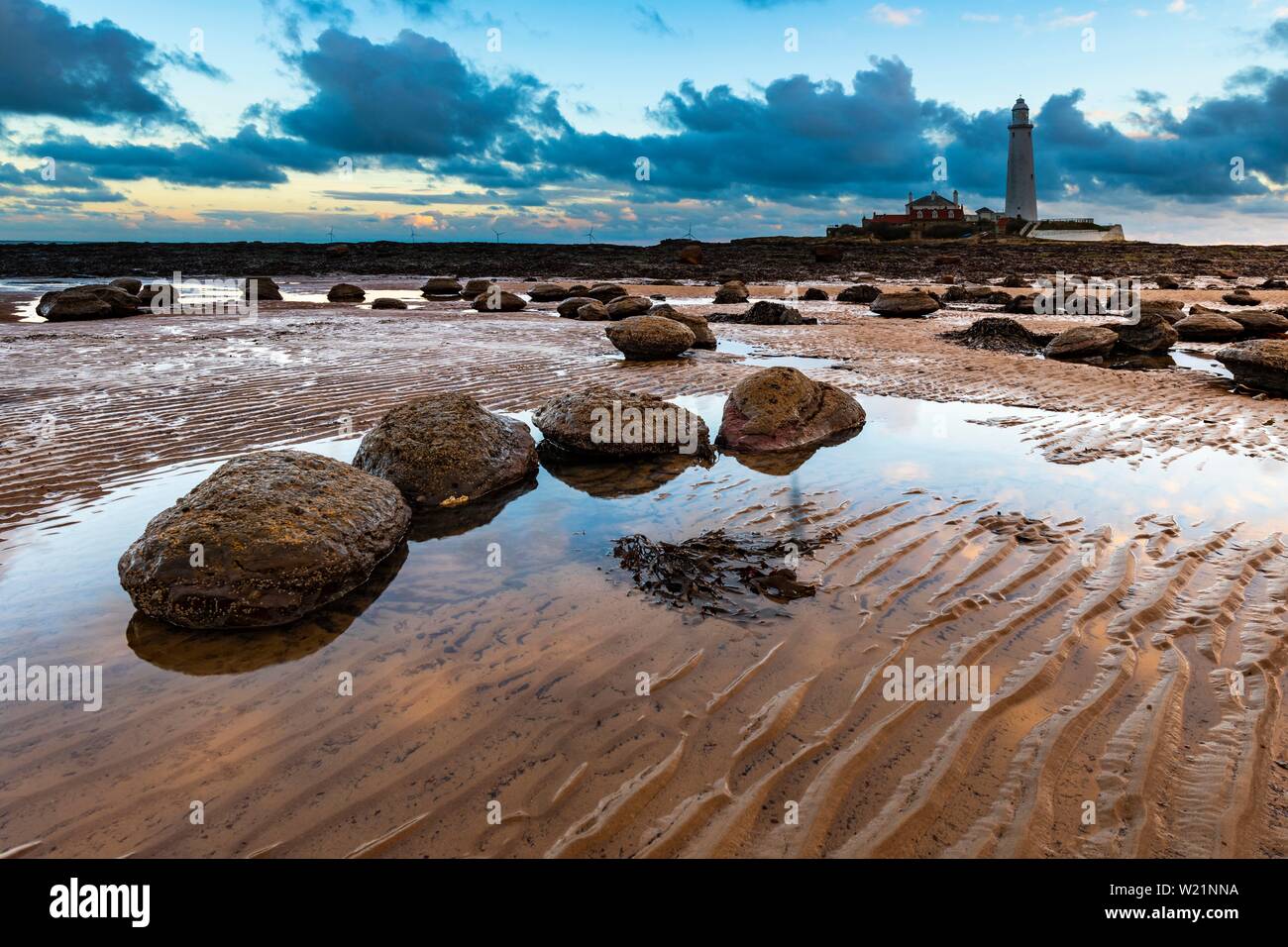 Lighthouse at low tide hi-res stock photography and images - Alamy