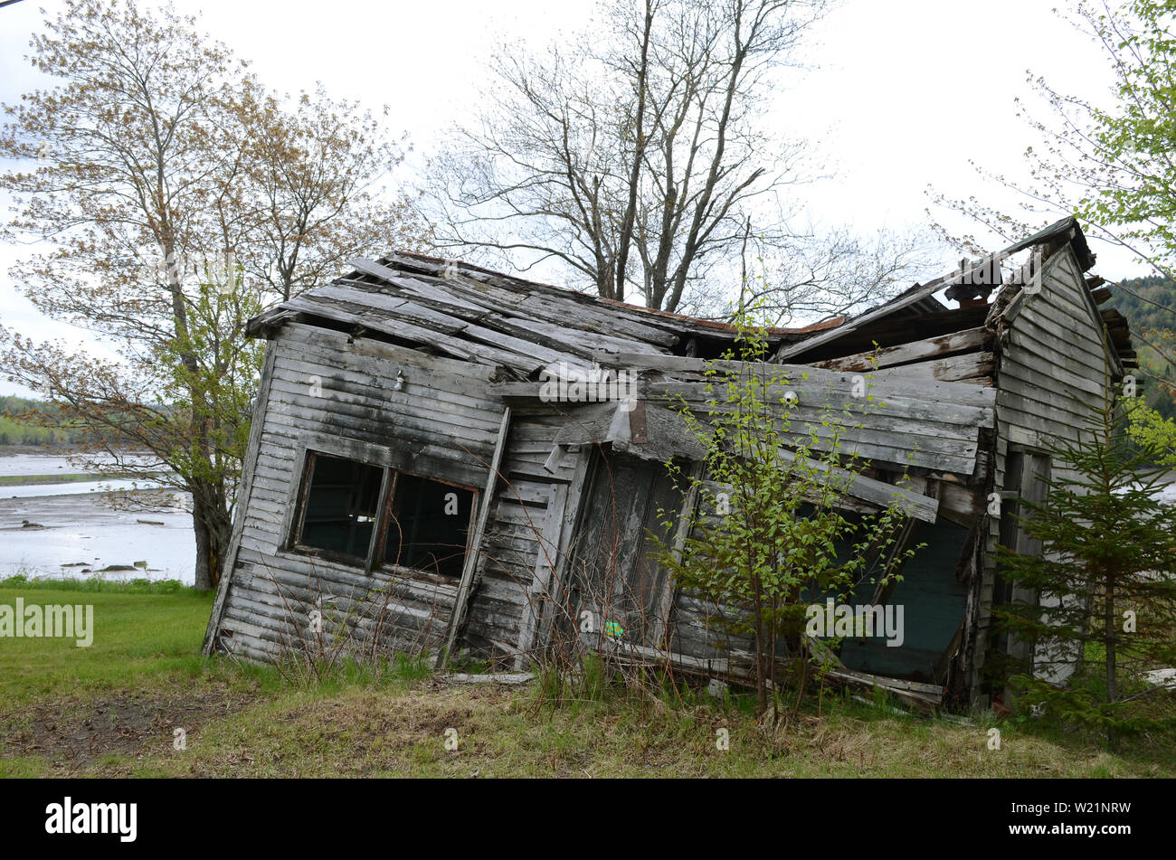 Shed falling down hi-res stock photography and images - Alamy