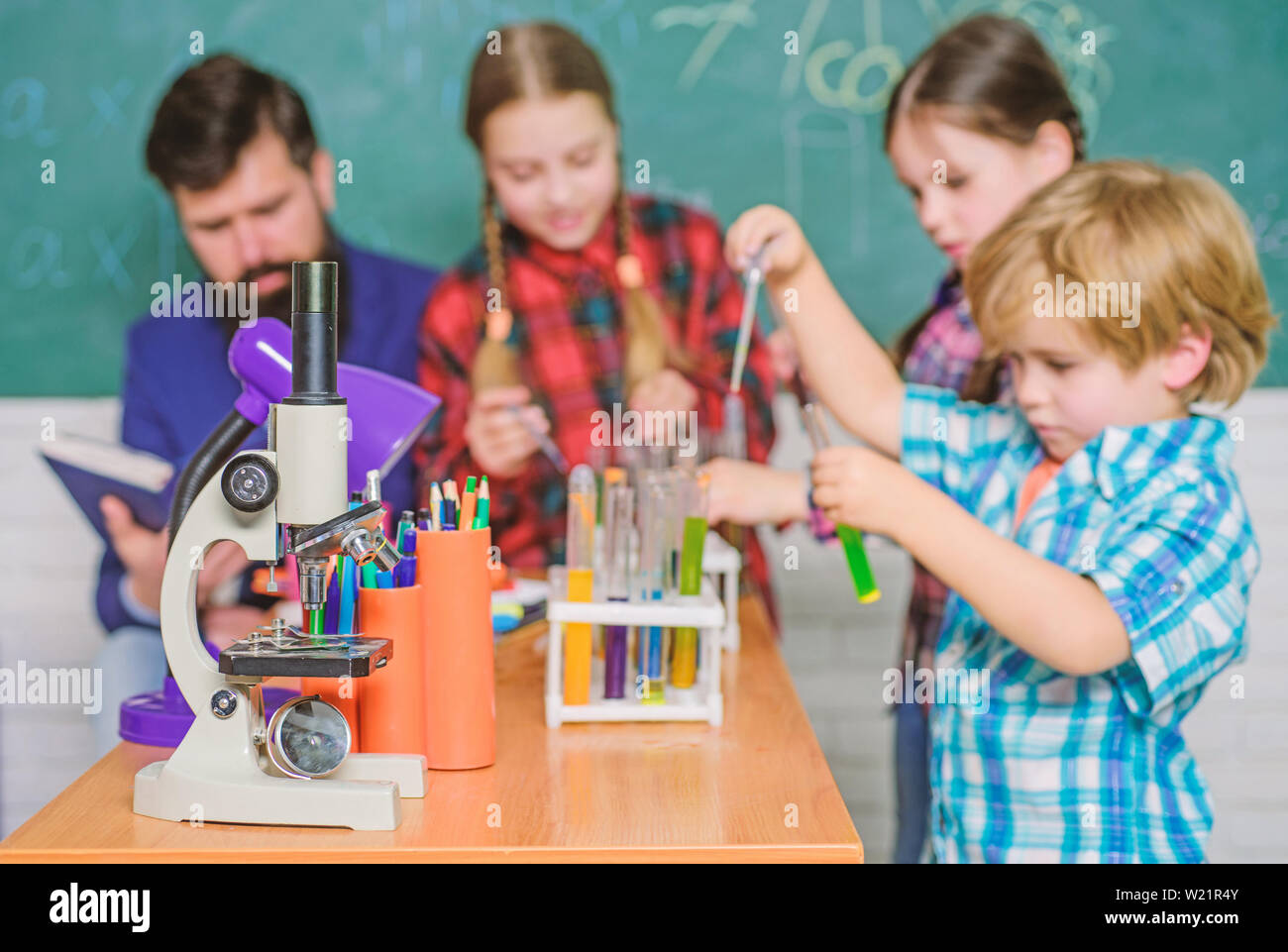 back to school. Educational concept. children scientists making ...