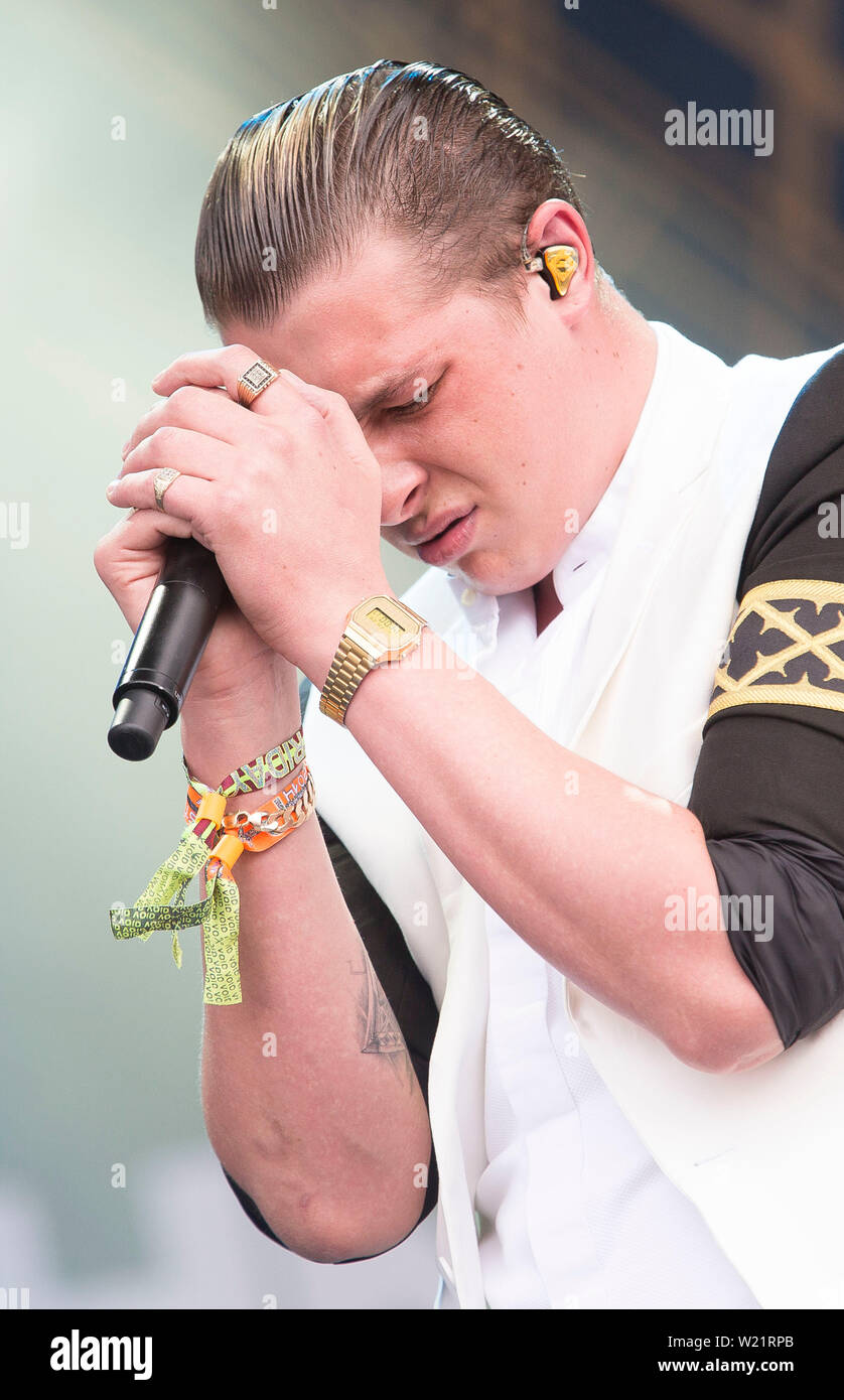 John newman singer hi-res stock photography and images - Alamy