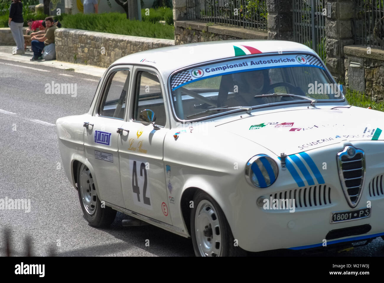 Vintage alfa romeo race car hi-res stock photography and images - Alamy