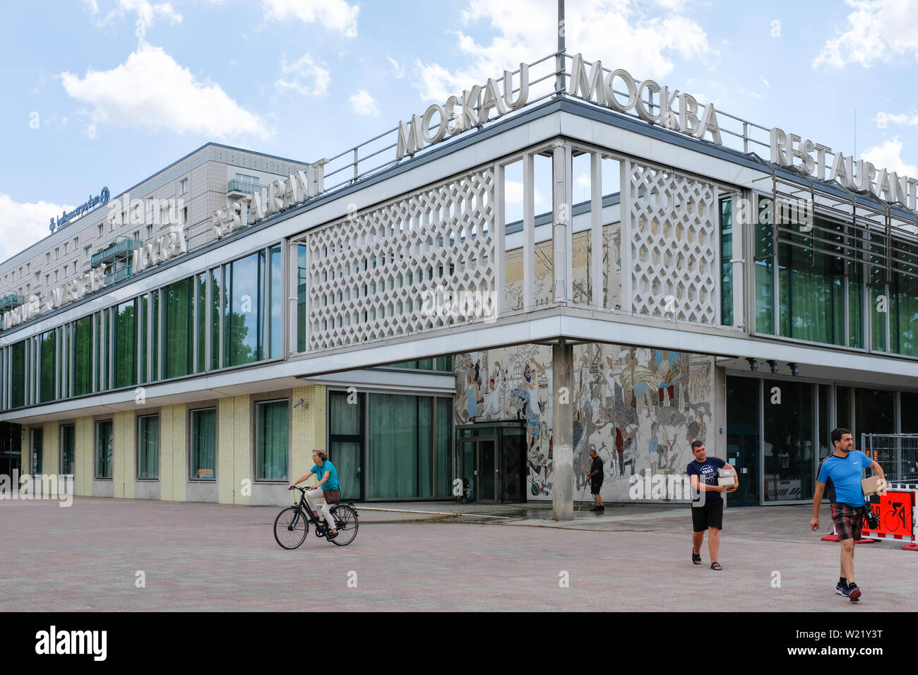 Soviet style building hi-res stock photography and images - Alamy