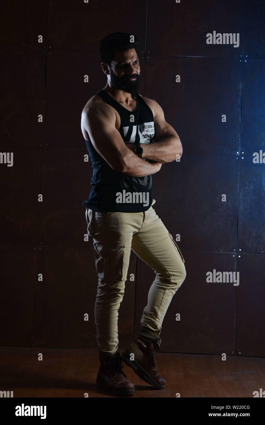 Muscle man silhouette hi-res stock photography and images - Alamy