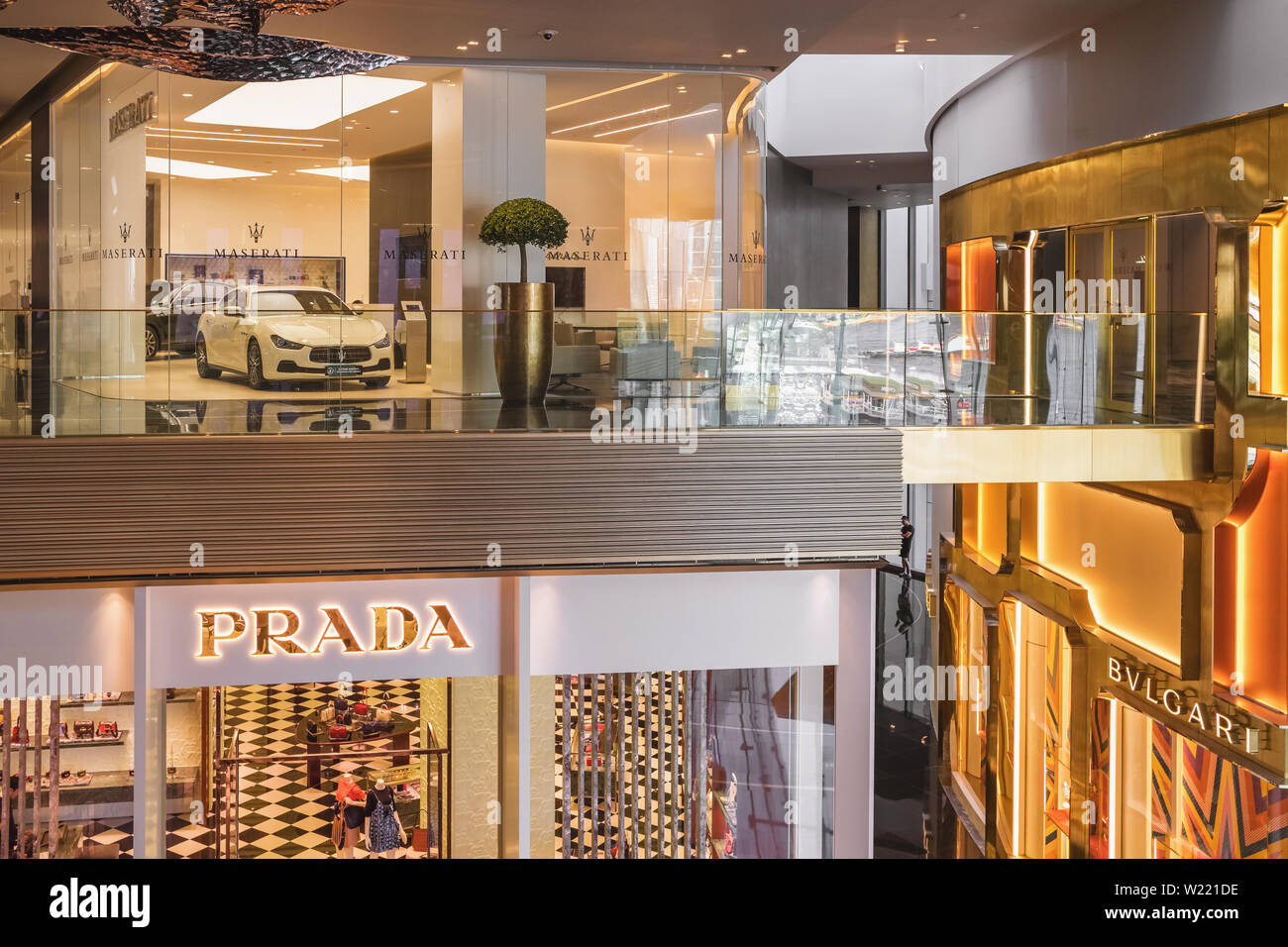 Luxury shops hi-res stock photography and images - Alamy