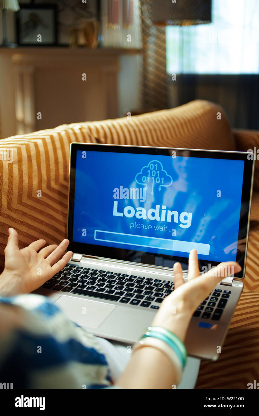 Loading screen hi-res stock photography and images - Alamy