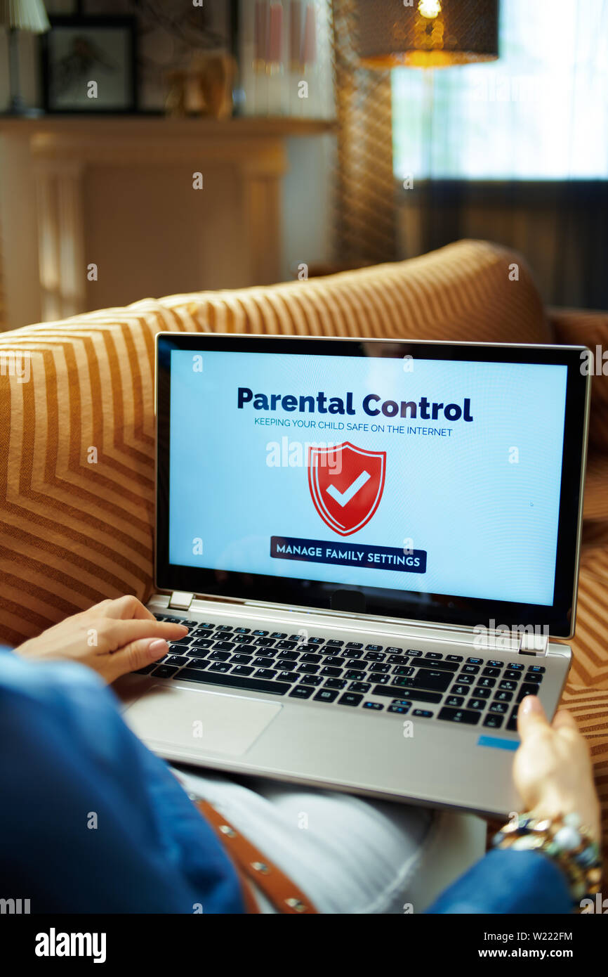 Parental controls and computer hi-res stock photography and images - Alamy