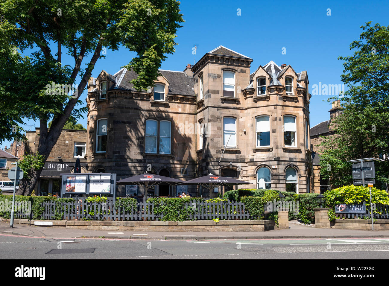 Hotel bar area hi-res stock photography and images - Alamy