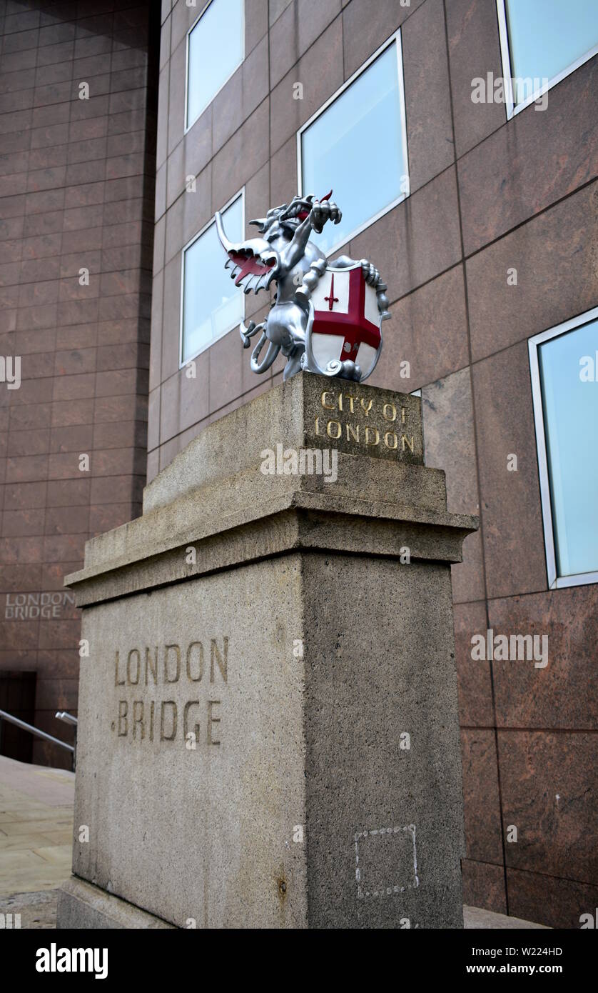 Dragon boundary mark at the London Bridge. Dragon statue with coat of ...