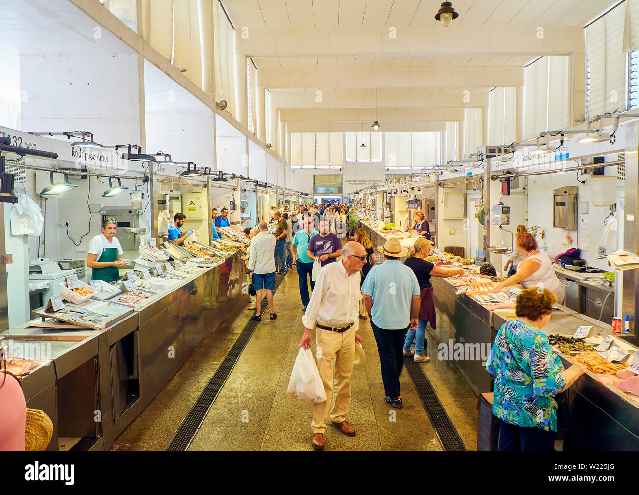 Cadiz fish market hi-res stock photography and images - Alamy