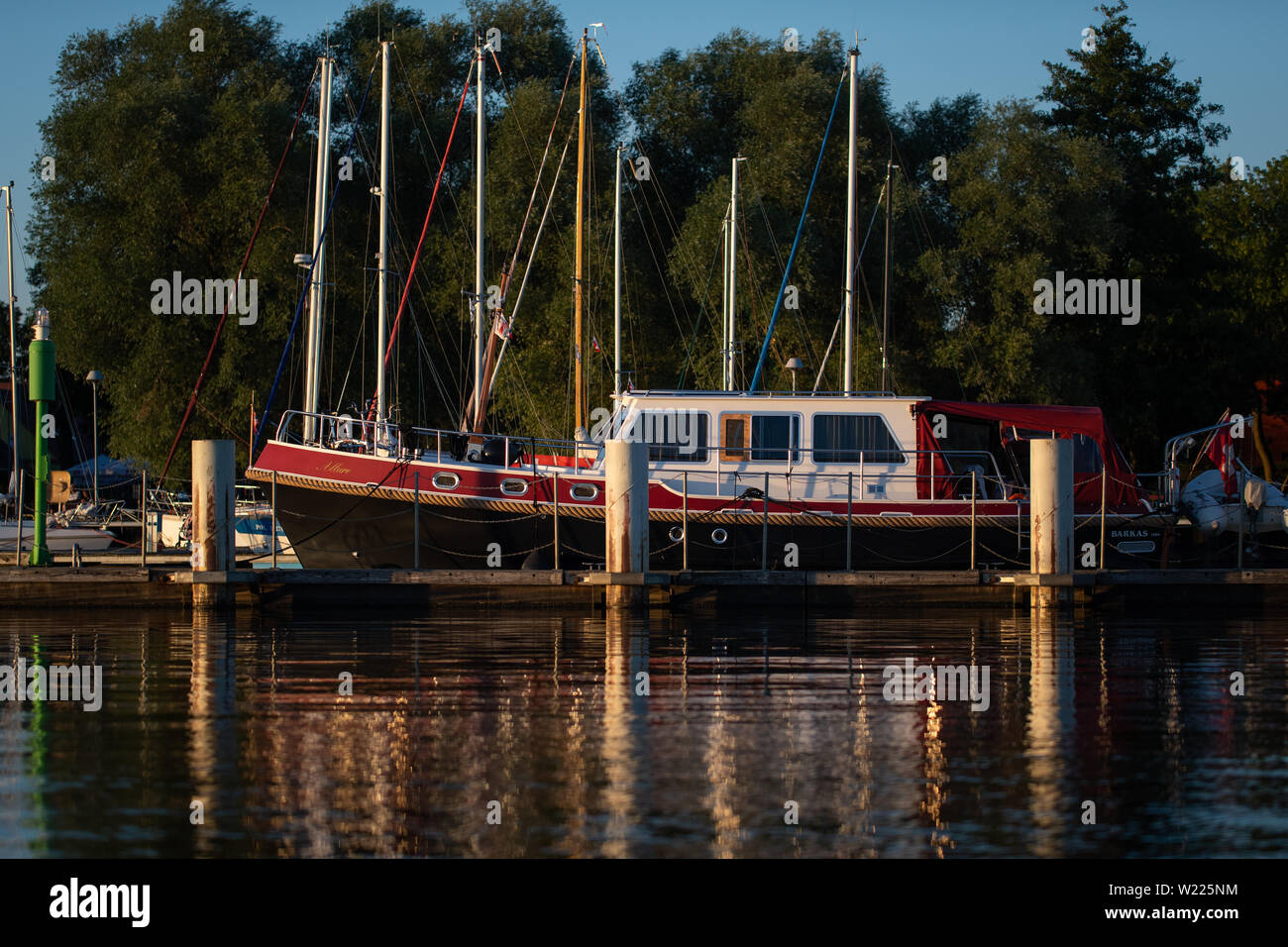 Sundowner boat hi-res stock photography and images - Alamy