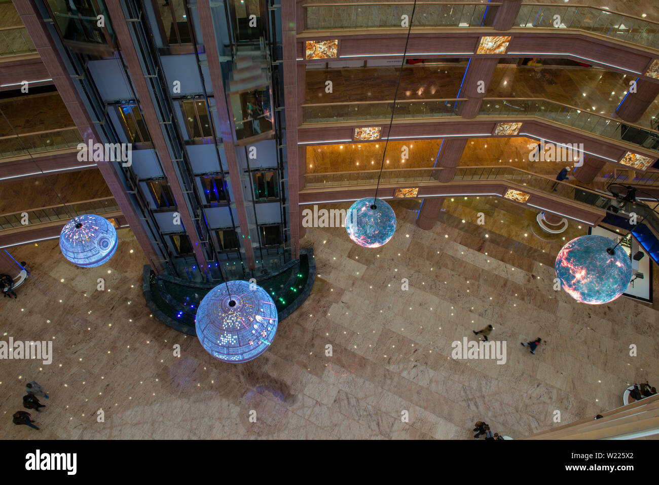 Modern store at shopping mall Stock Photo - Alamy