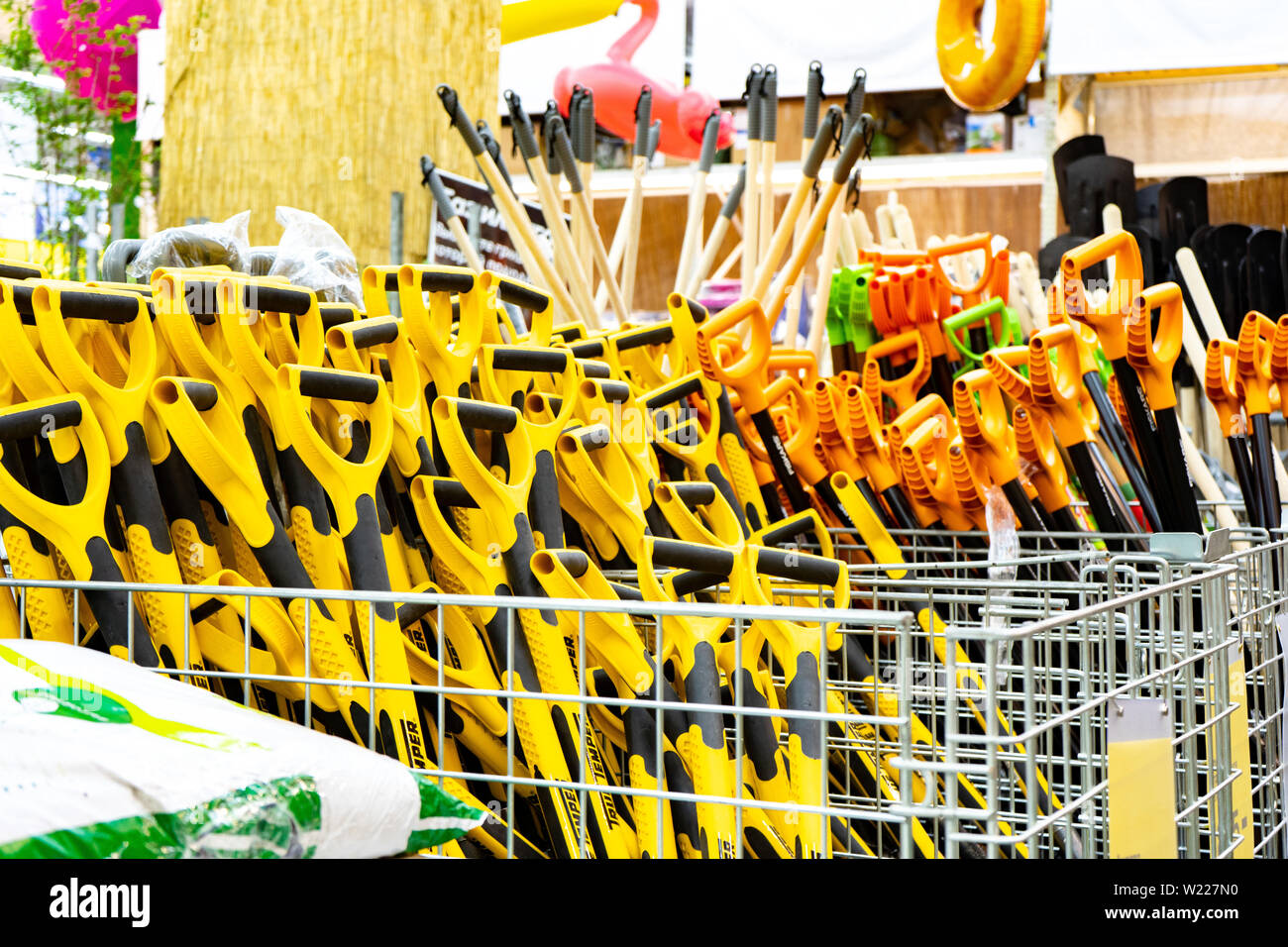 Plastic shovels hi-res stock photography and images - Alamy