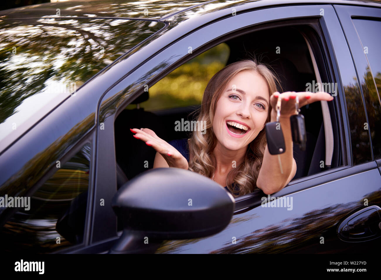 Teen driver with keys hi-res stock photography and images - Alamy
