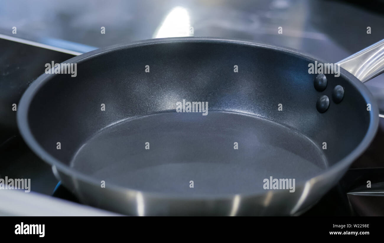 Pan on the stove empty hi-res stock photography and images - Alamy