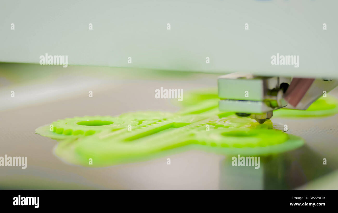 Automatic three dimensional 3D printer machine printing plastic model ...