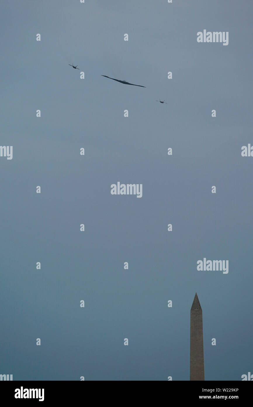 Washington, DC, USA. 4th July, 2019. An Air Foce B-2 stealth bomber and ...