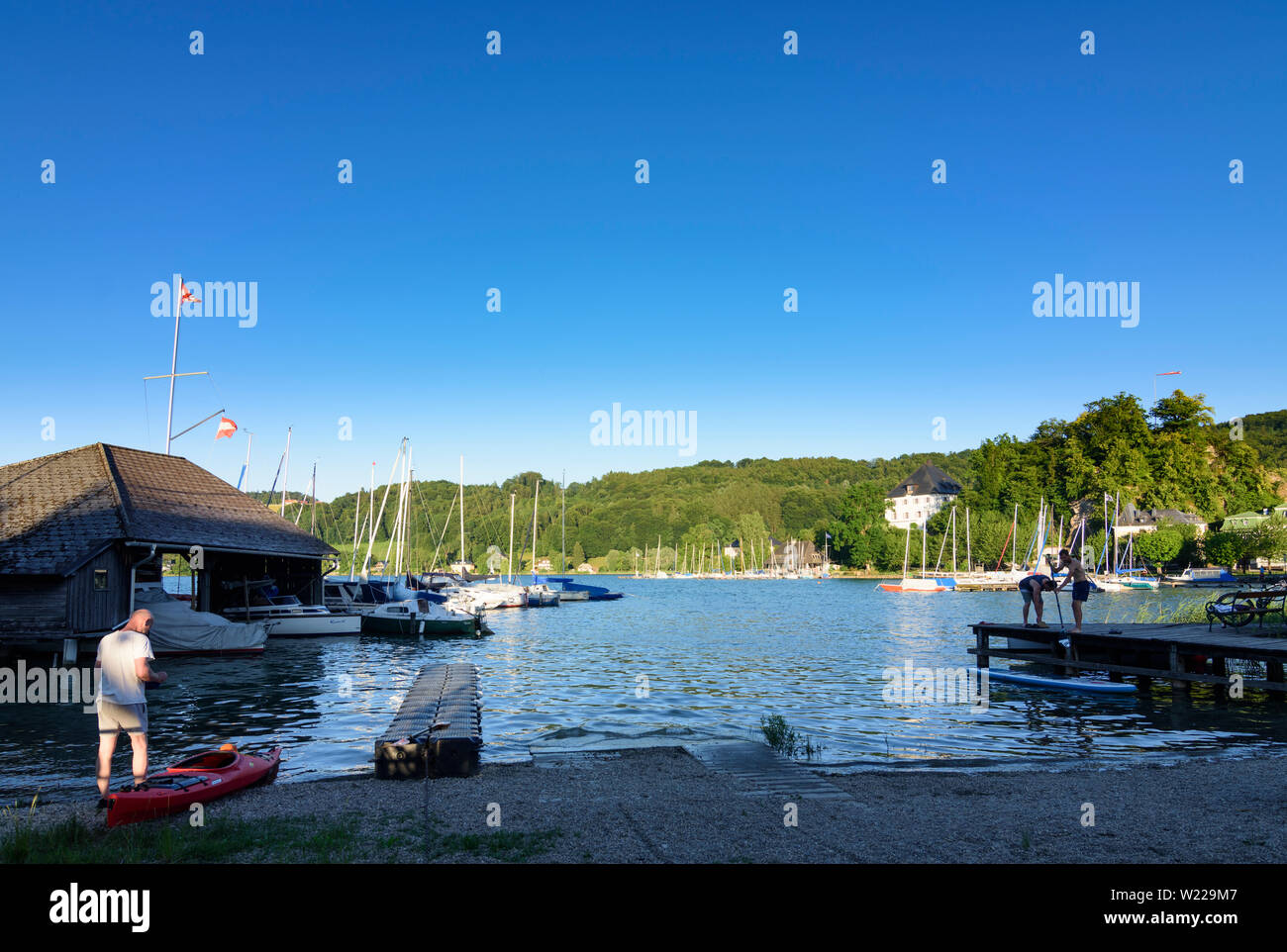 Mattsee: lake Mattsee, castle Schloss Mattsee, SUP, sailboats, canoe in ...