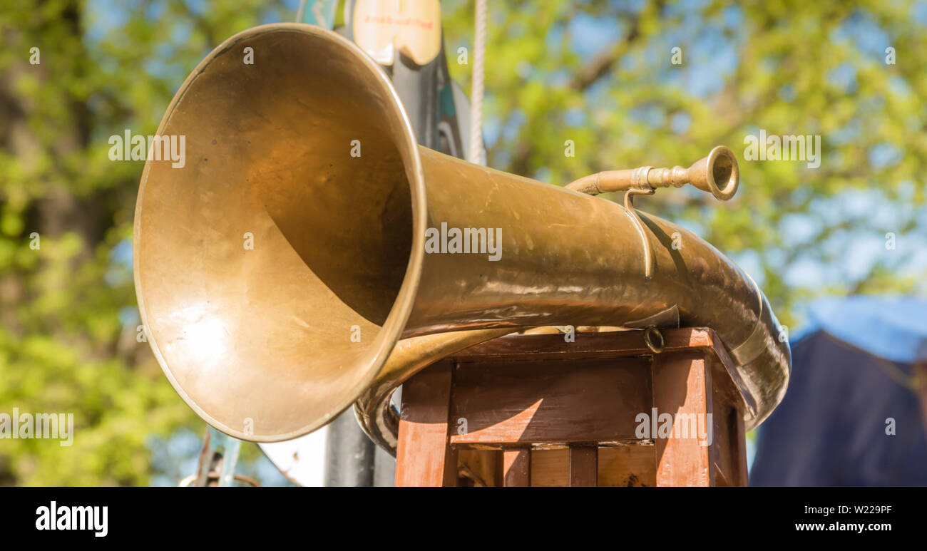 Broken trumpet hi-res stock photography and images - Alamy