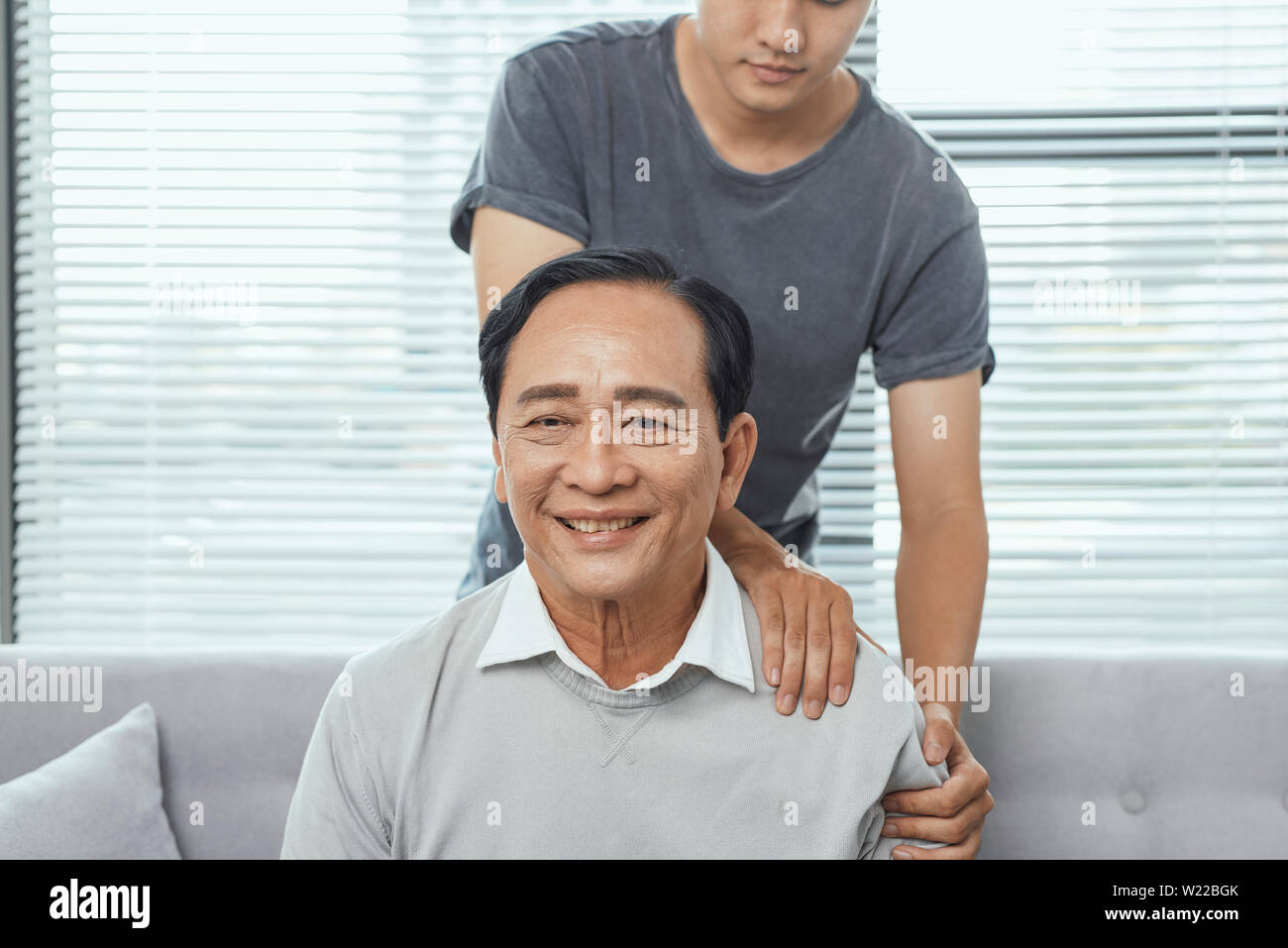 Man shoulder pain hi-res stock photography and images - Alamy