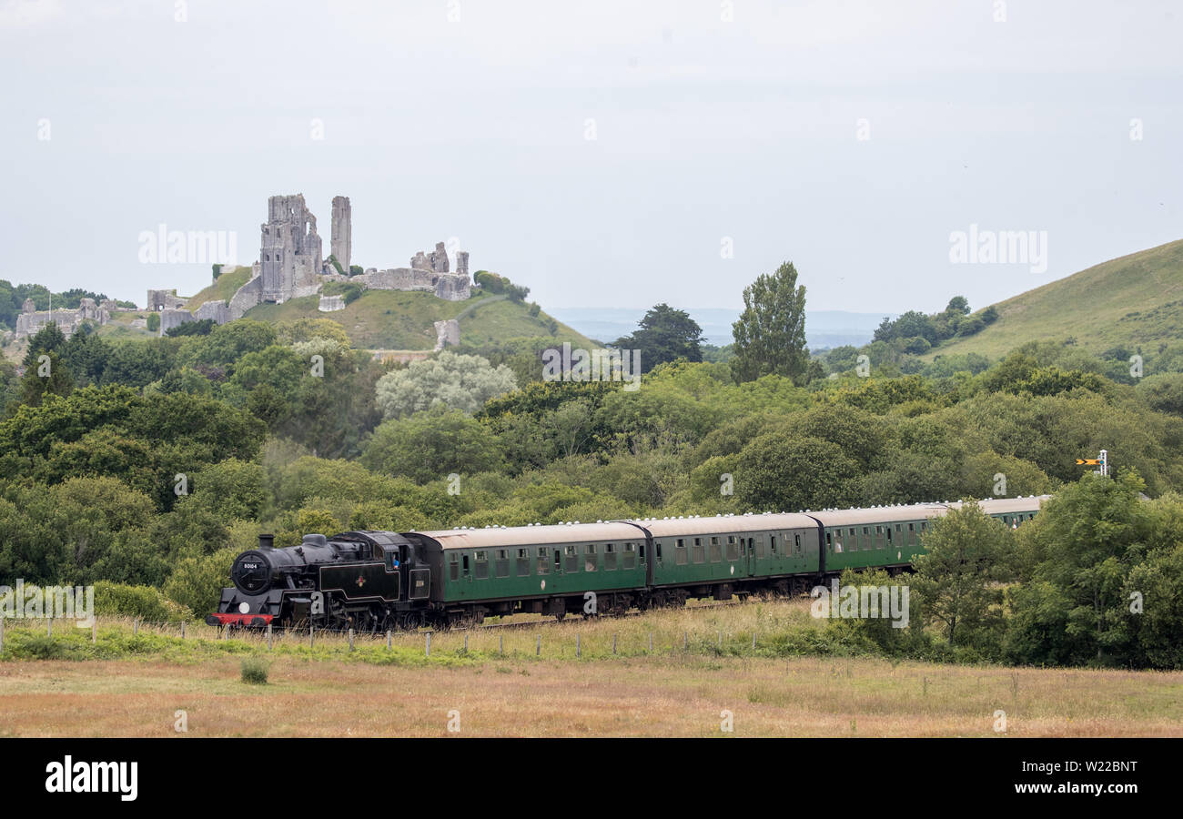 Steam locomotive BR Standard Class 4 80104, makes it's way past Corfe ...