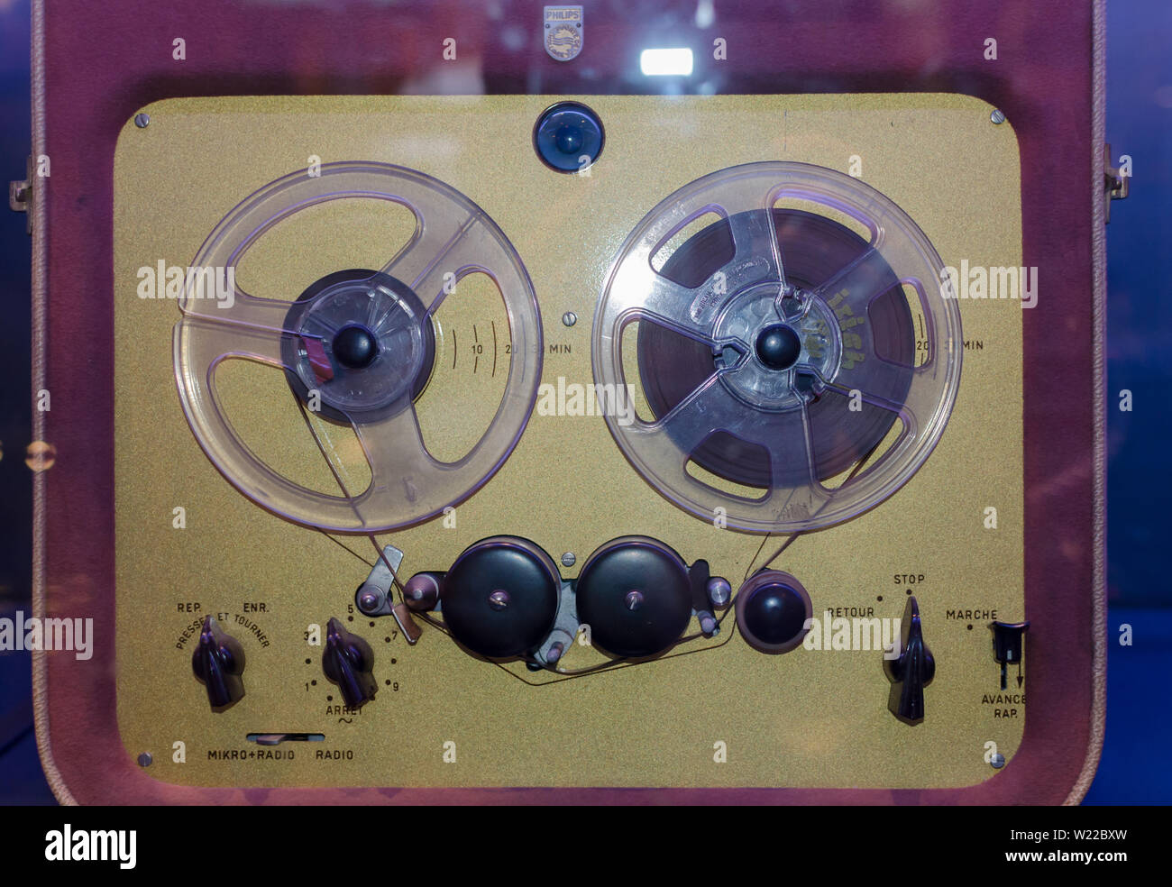 Philips cassette player hi-res stock photography and images - Alamy