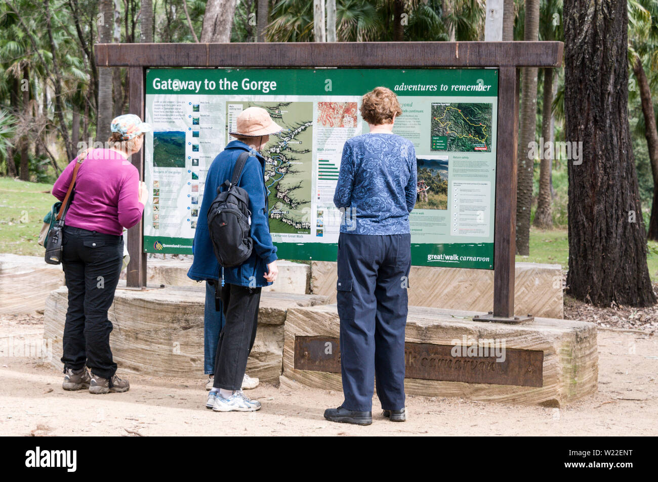 Campers at the Visitors Information Centre in the Carnarvon Gorge ...