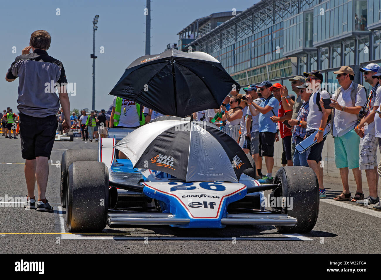 F1 grid walk hi-res stock photography and images - Alamy
