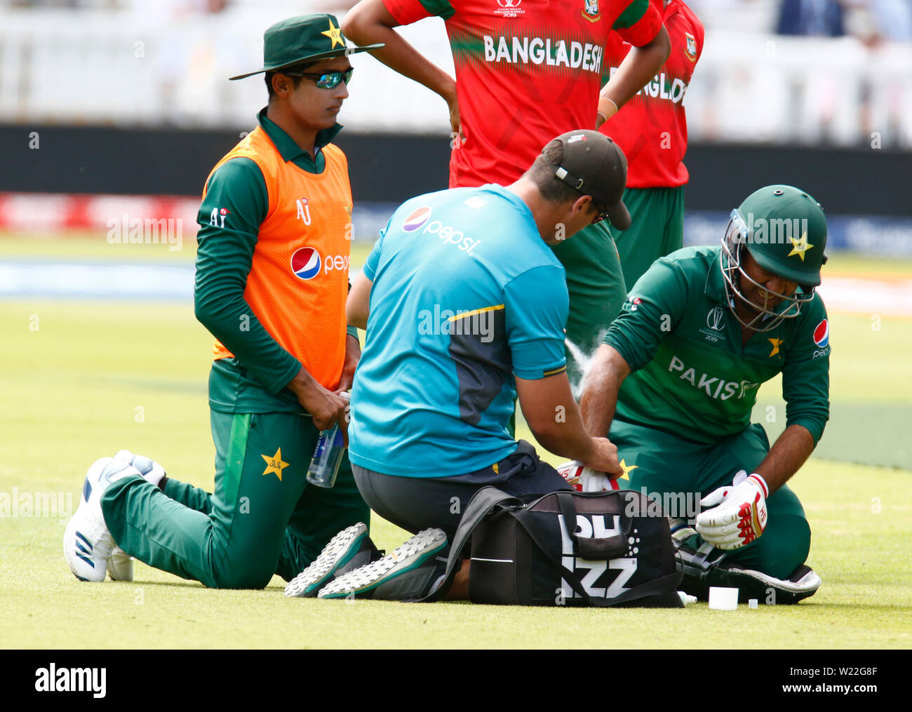 Sport cricket injury lords hi-res stock photography and images - Alamy
