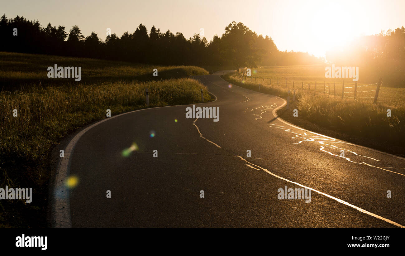 Zigzagging line hi-res stock photography and images - Alamy