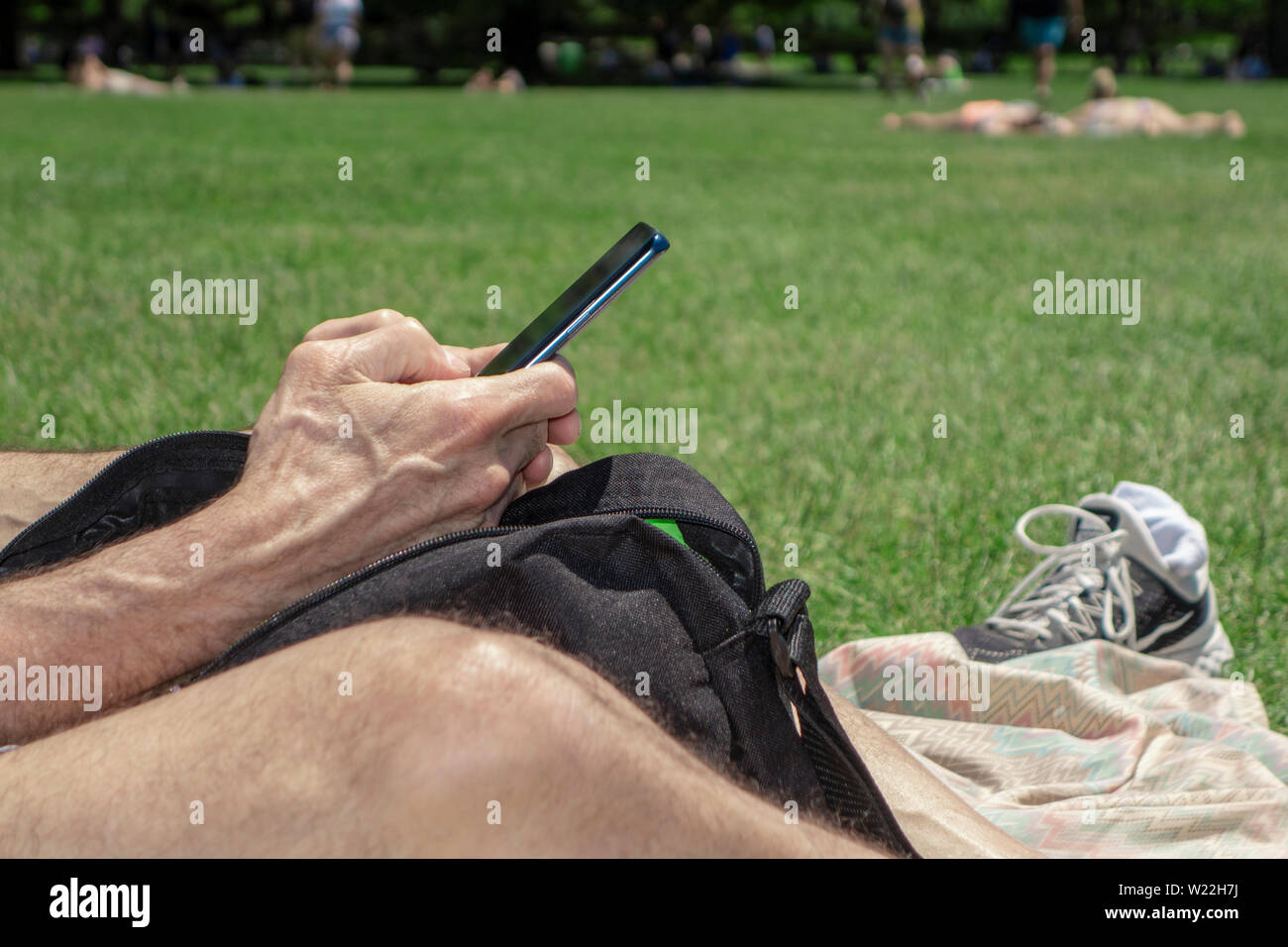 Picnic blanket at park hi-res stock photography and images - Alamy