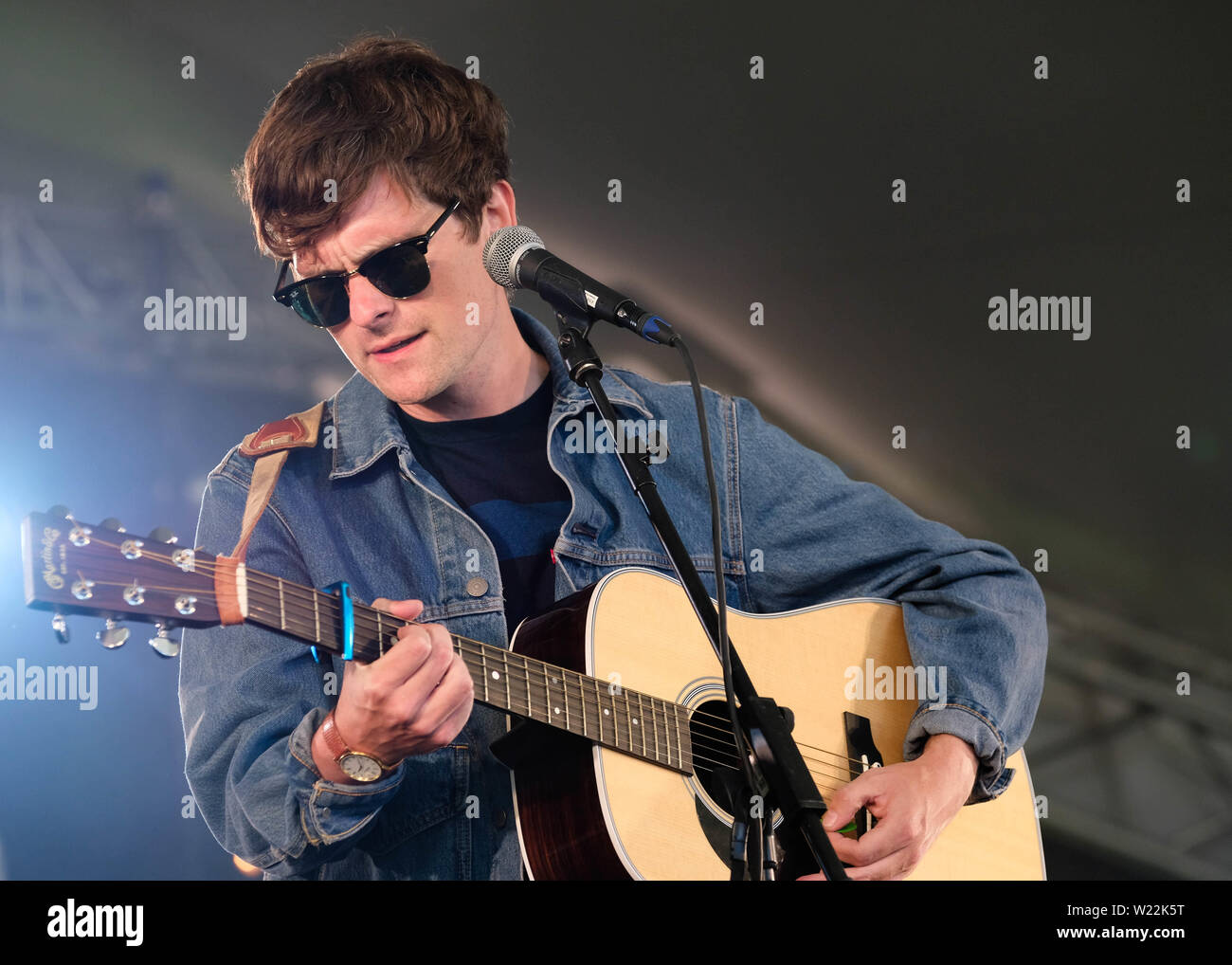 Tom Speight Singer High Resolution Stock Photography and Images - Alamy