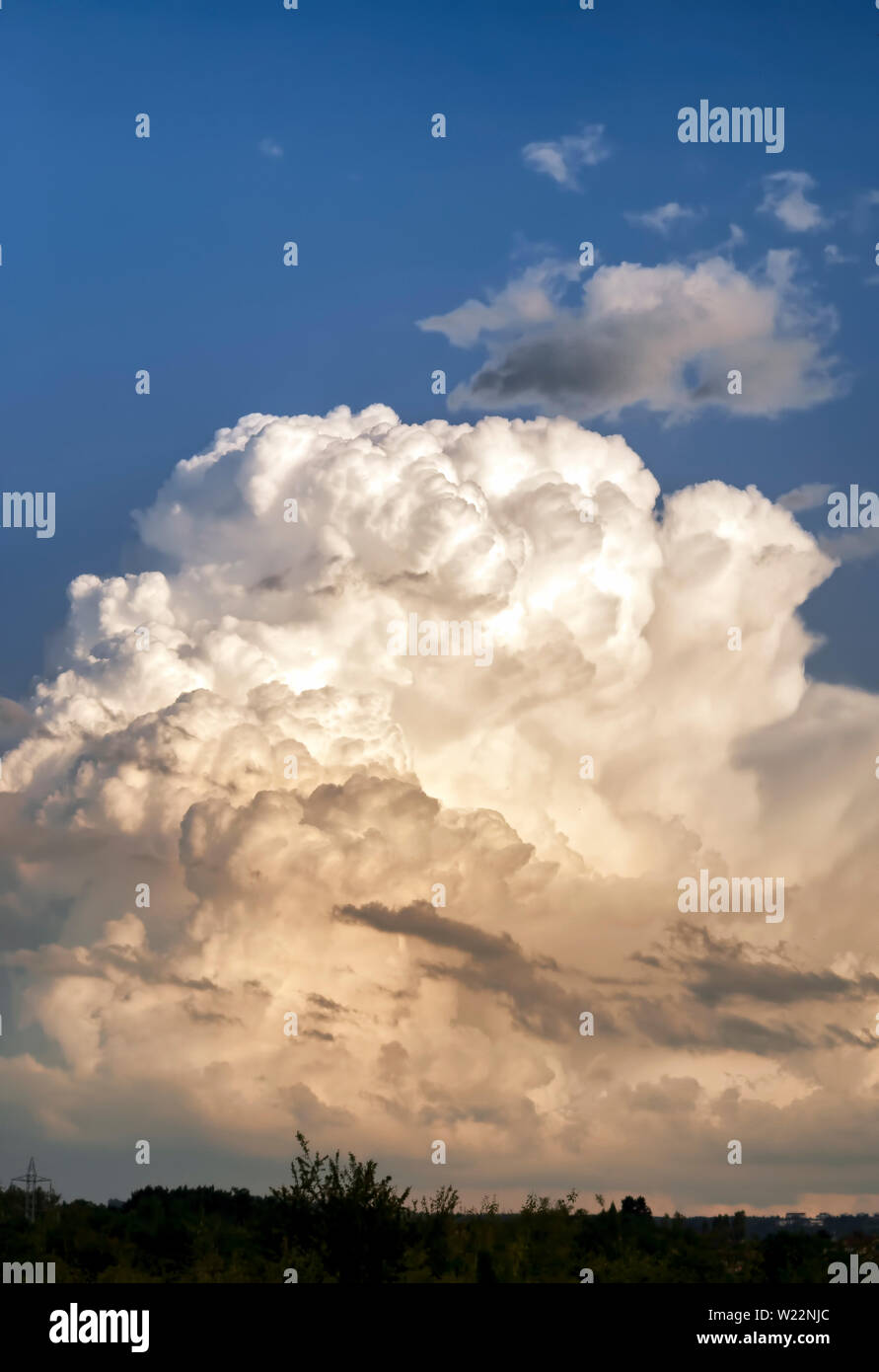 Cloud in front of hi-res stock photography and images - Alamy