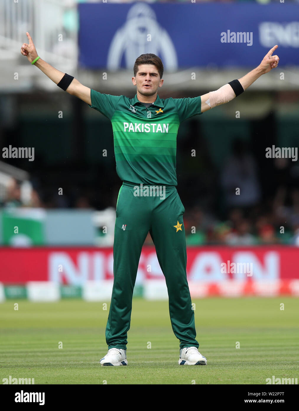 Pakistan's Shaheen Shah Afridi celebrates taking the wicket of ... Pakistan's Shaheen Shah Afridi celebrates taking the wicket of ...