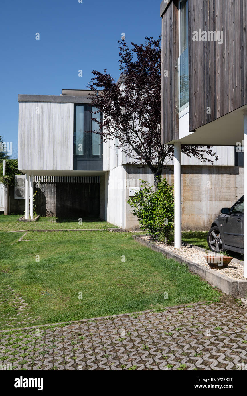 Timber cladding house hi-res stock photography and images - Alamy