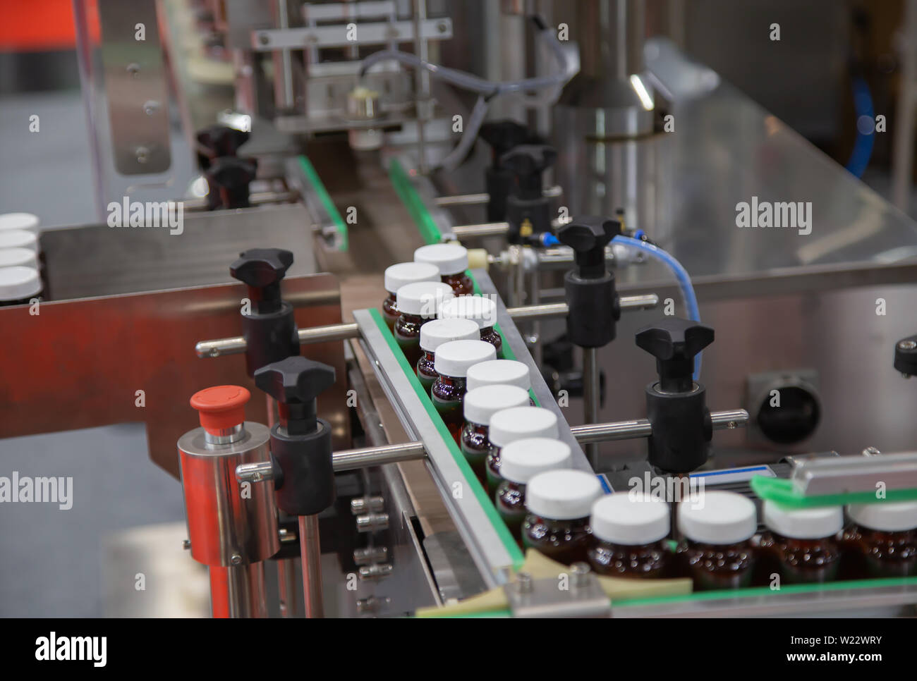 Pharmaceutical process of capsule filling and capping machine Stock ...