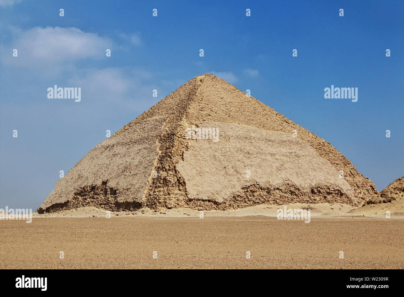 Pyramids in Dahshur, Sahara desert, Egypt Stock Photo - Alamy