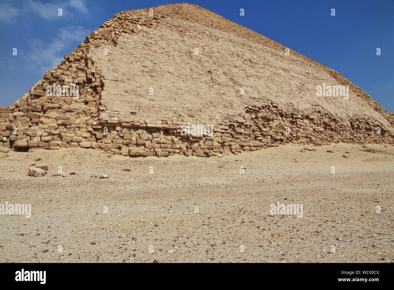 Pyramids in Dahshur, Sahara desert, Egypt Stock Photo - Alamy