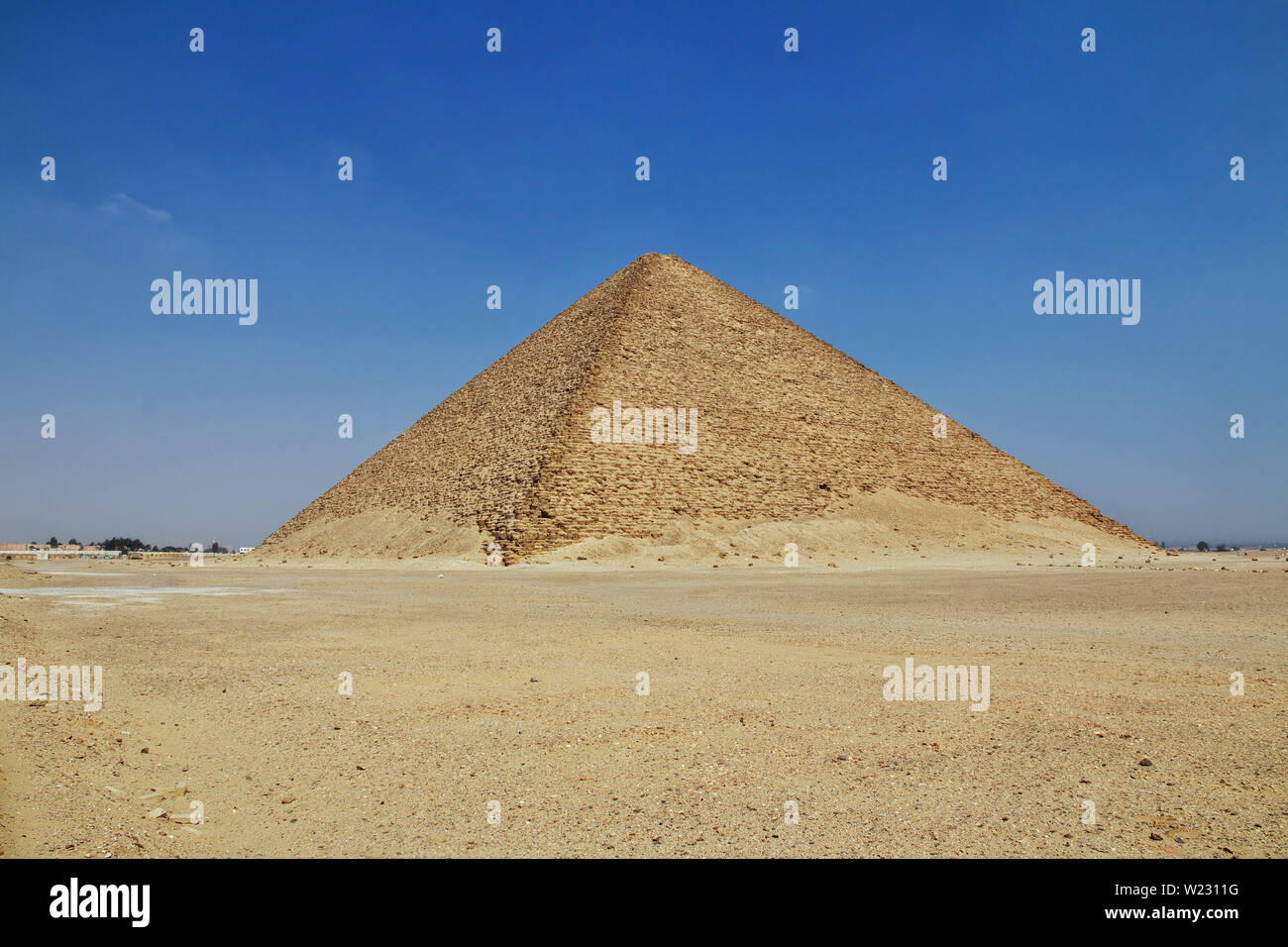 Pyramids in Dahshur, Sahara desert, Egypt Stock Photo - Alamy