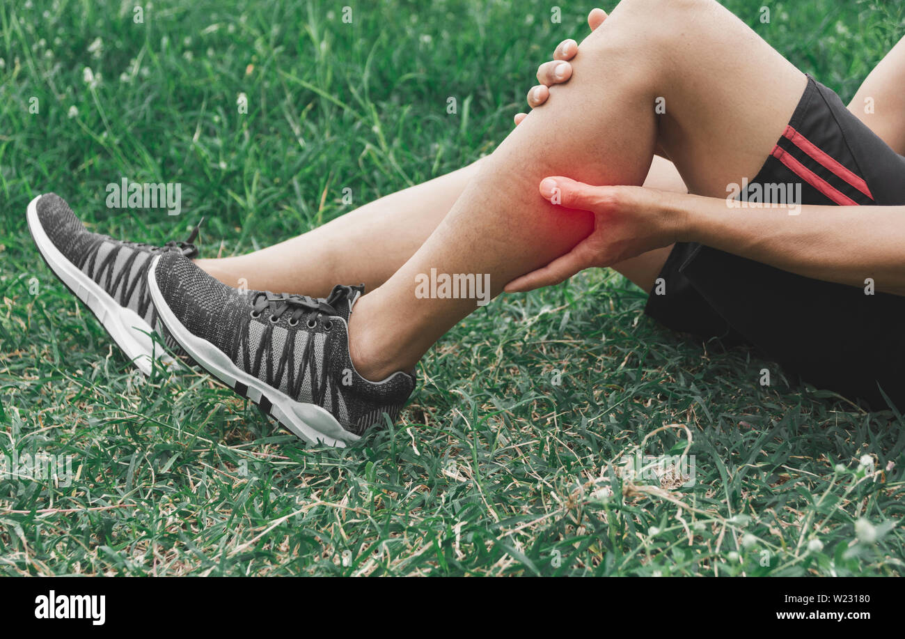 Man leg painful red hi-res stock photography and images - Alamy