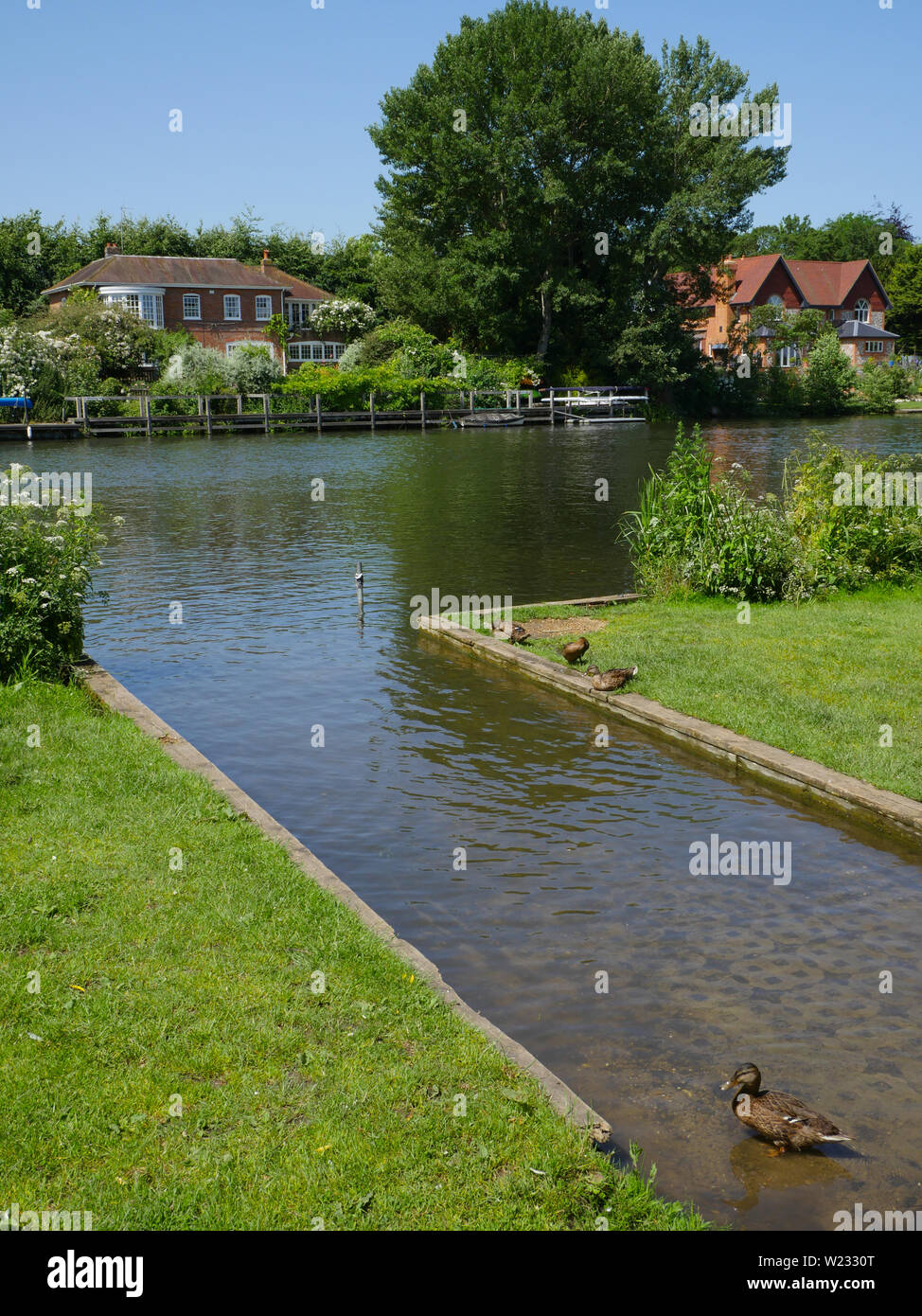 River Thames Landscape, at Ferry Lane, on The Ridgeway Path, South ...
