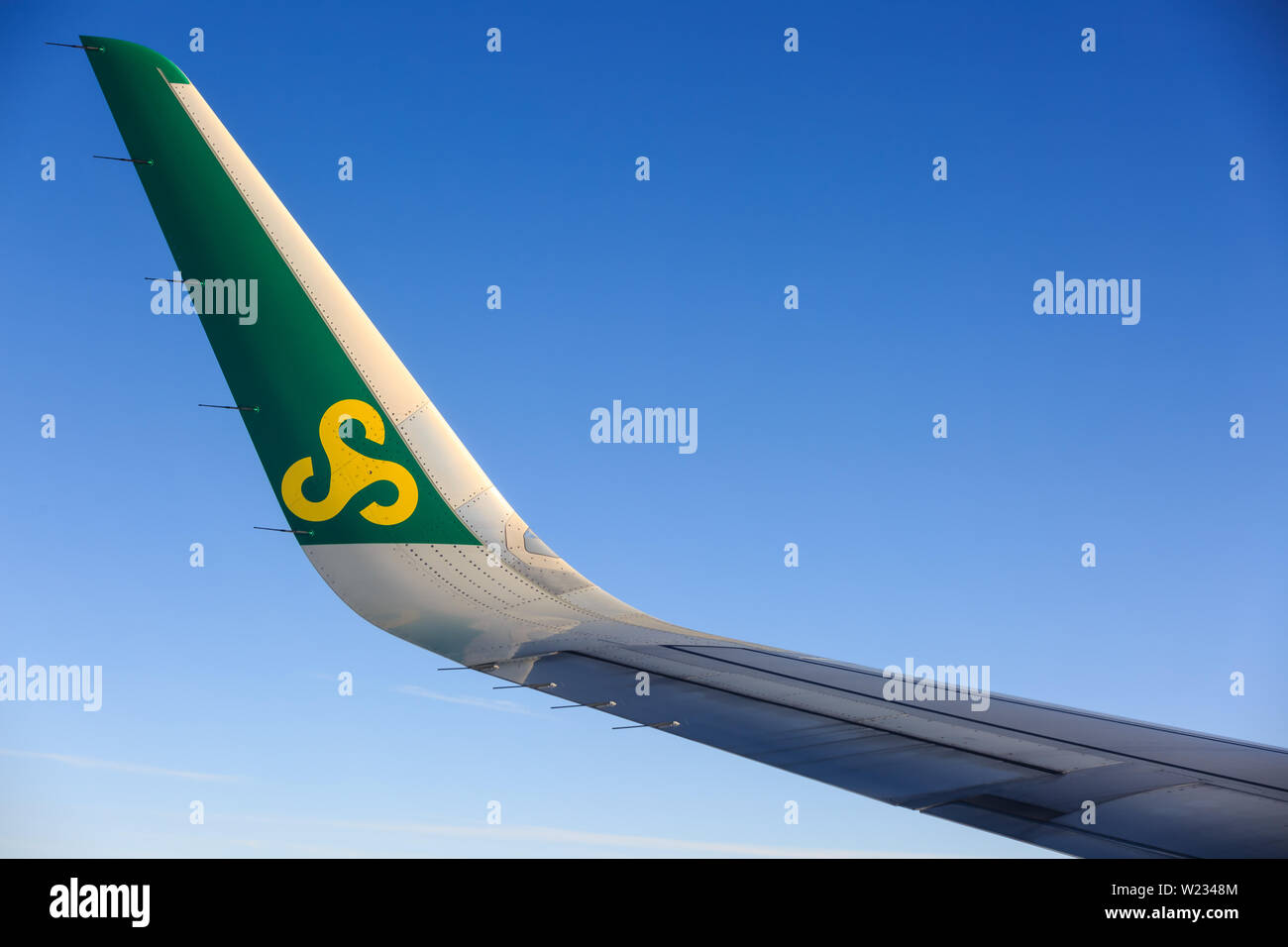 Spring airlines logo hi-res stock photography and images - Alamy