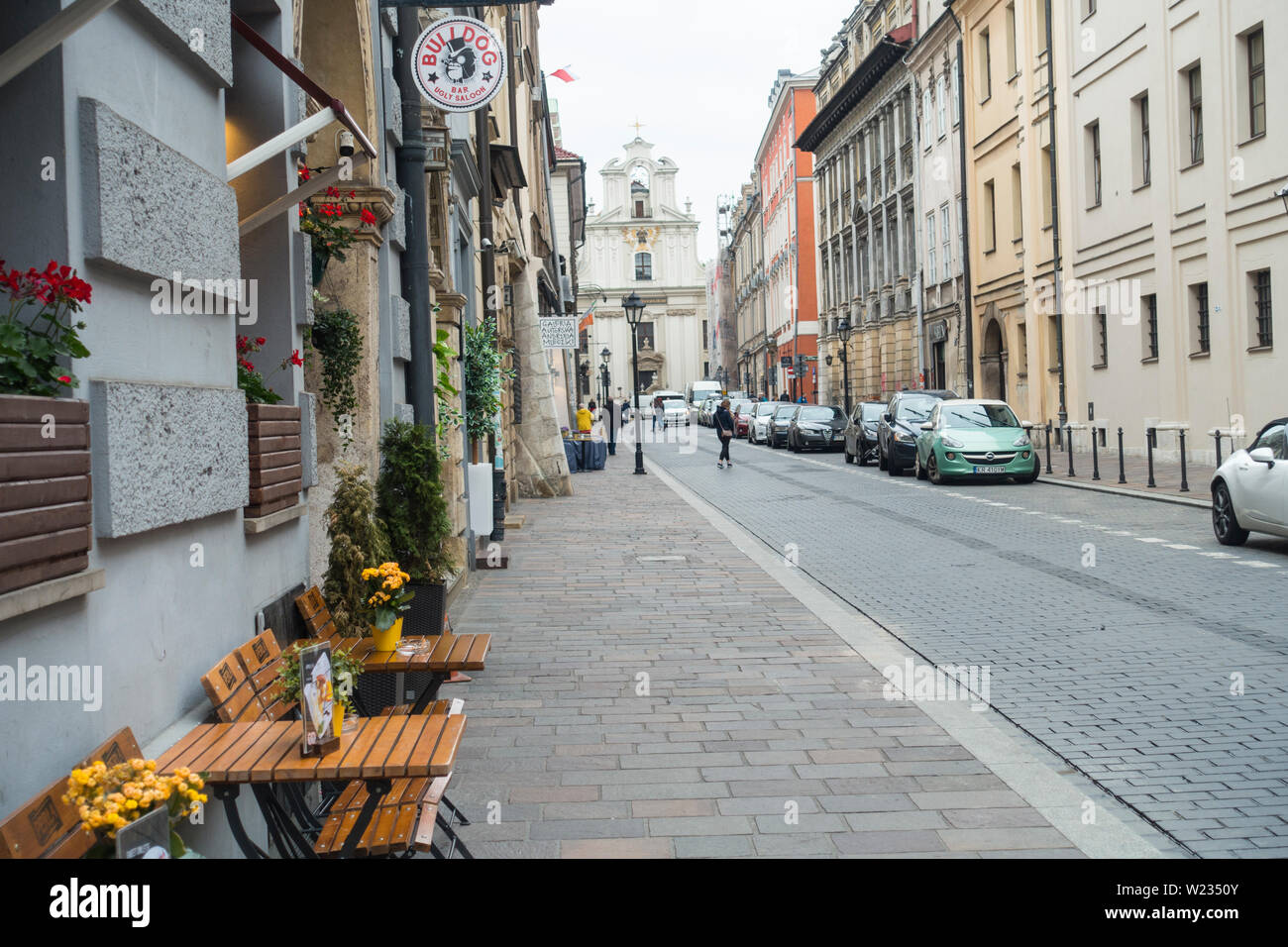 Street side table hi-res stock photography and images - Alamy