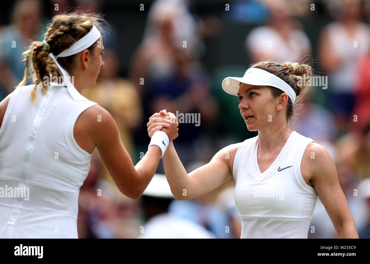 Simona Halep (right) and Victoria Azarenka shake hands after their ...