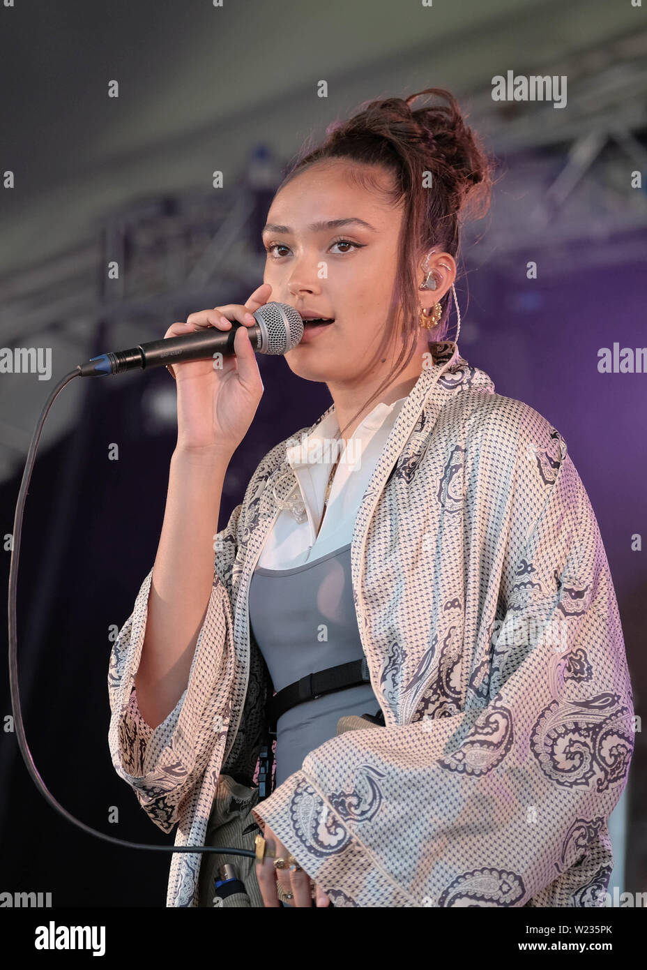Joy crookes hi-res stock photography and images - Alamy