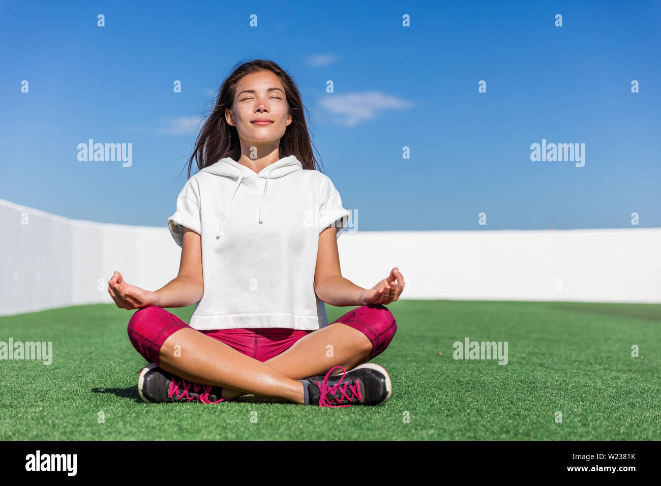 Woman outside meditating hi-res stock photography and images - Alamy