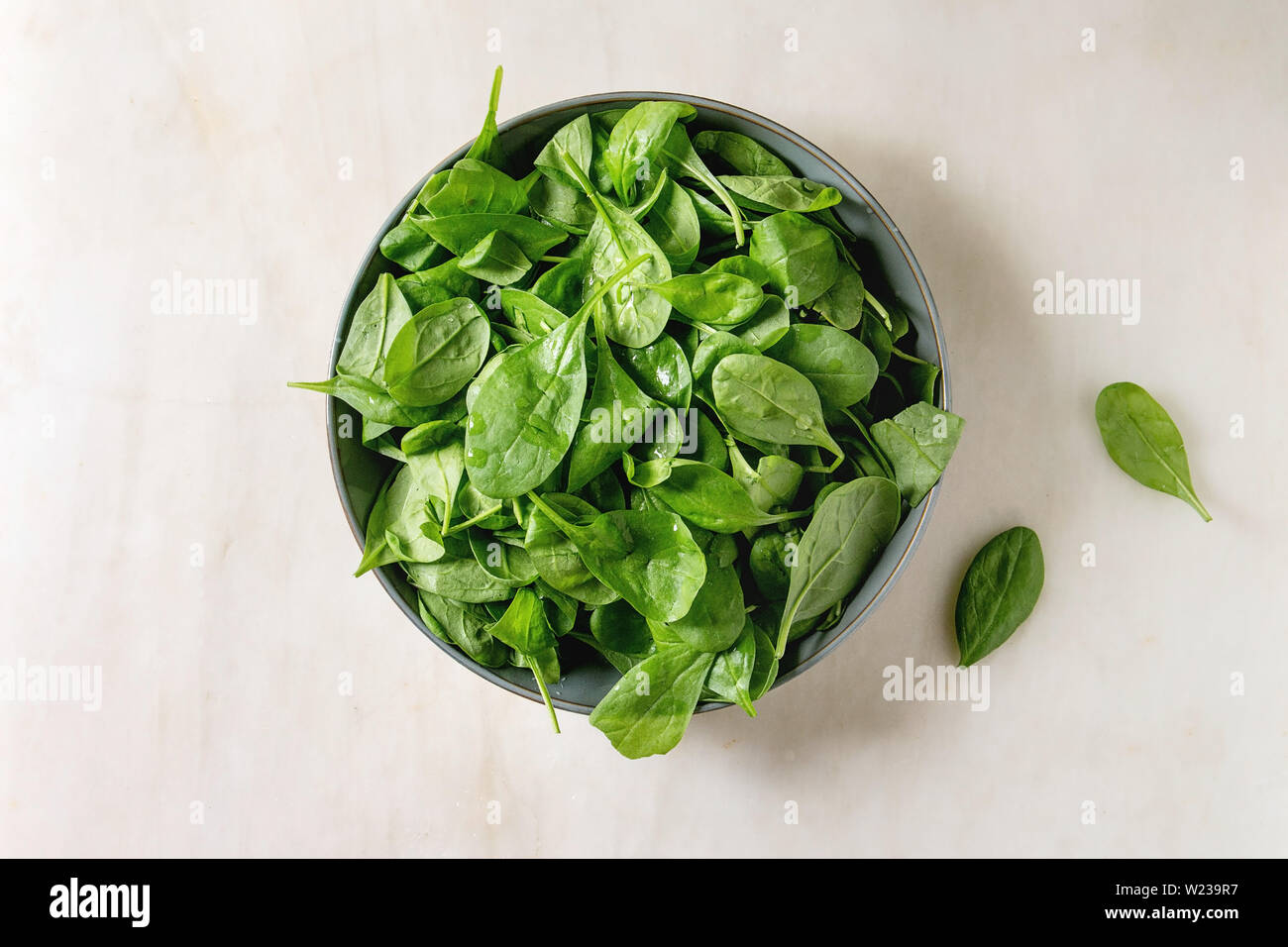 Baby spinach leaves Stock Photo - Alamy