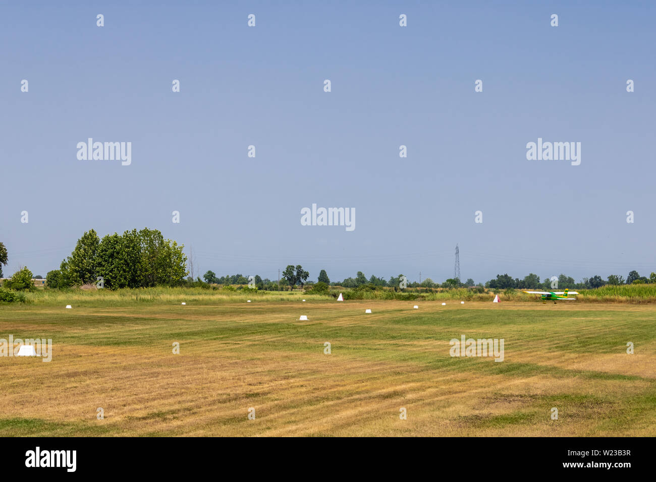 Small light aircraft landing strip hi-res stock photography and images ...