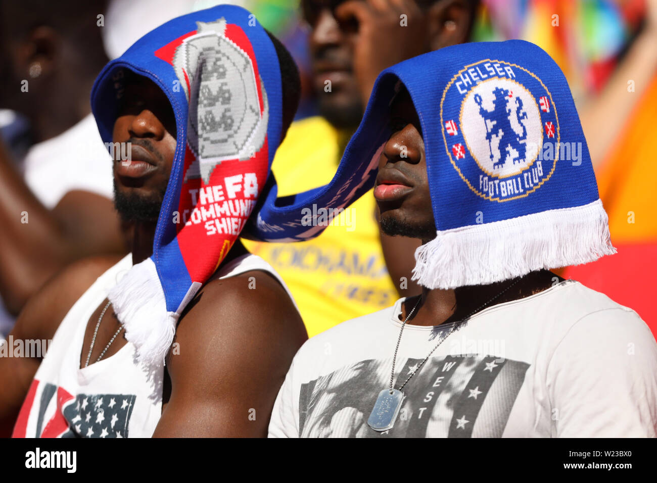 Chelsea fans shield their heads in the sweltering heat inside Wembley ...